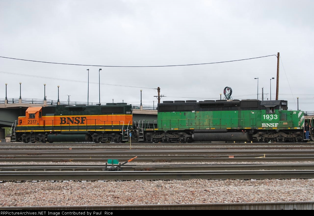 BNSF 1933 & 2317 Moving Into The Yard
